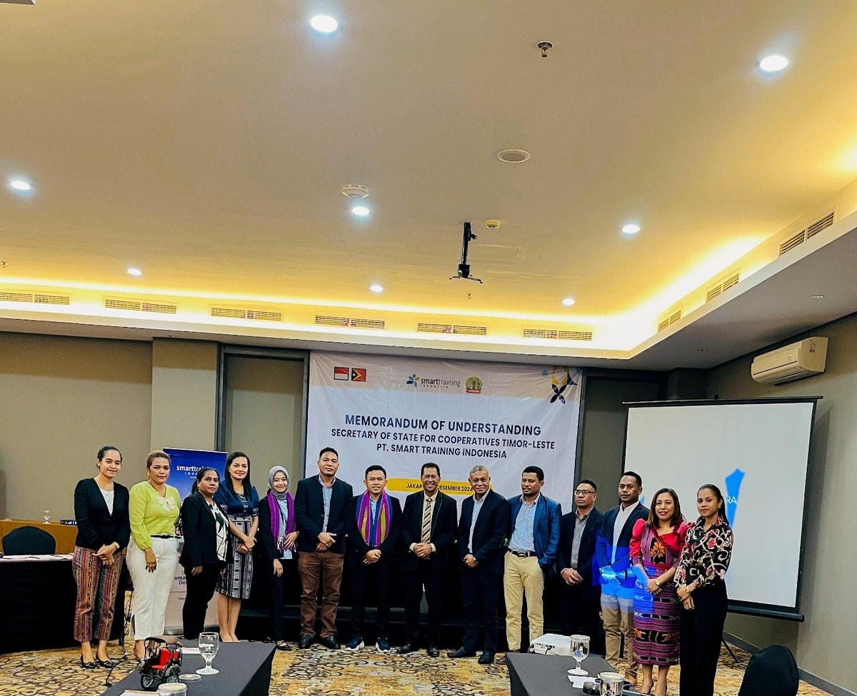 Penandatangan Memorandum of Understanding (MOU) antara PT Smart Training Indonesia dengan SECoop ...