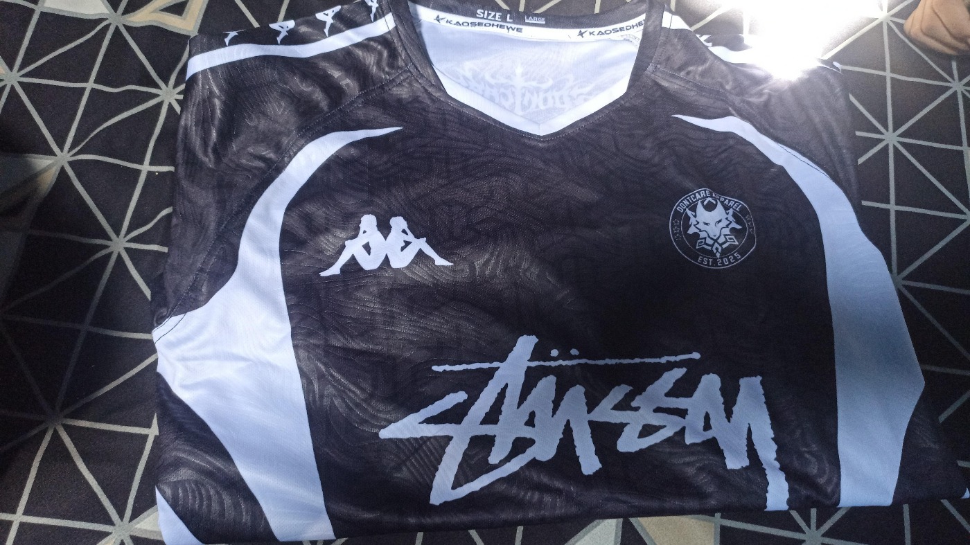 Jersey Emboss : Bahan Premium untuk Tampilan Eksklusif dan Nyaman